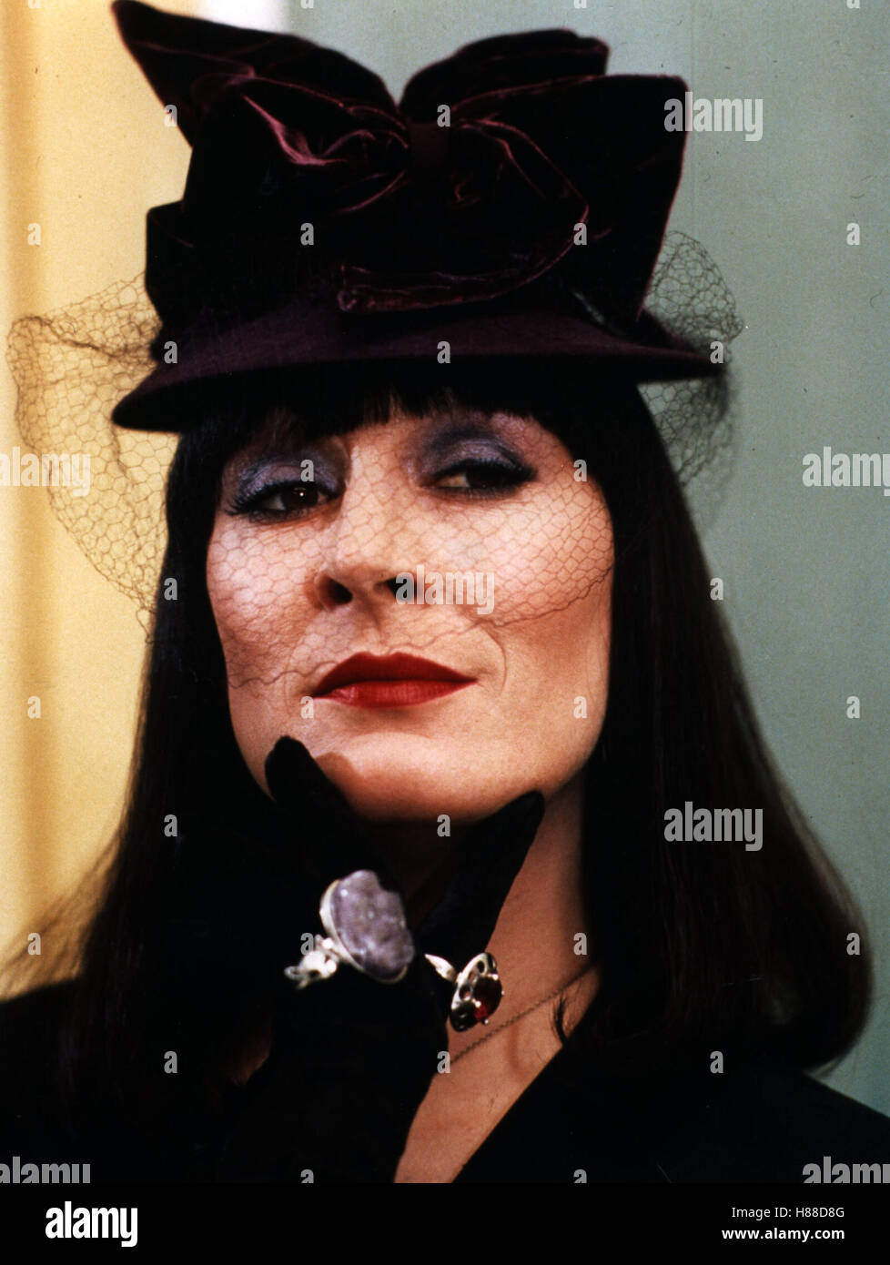 Angelica houston witches hi-res stock photography and images - Alamy