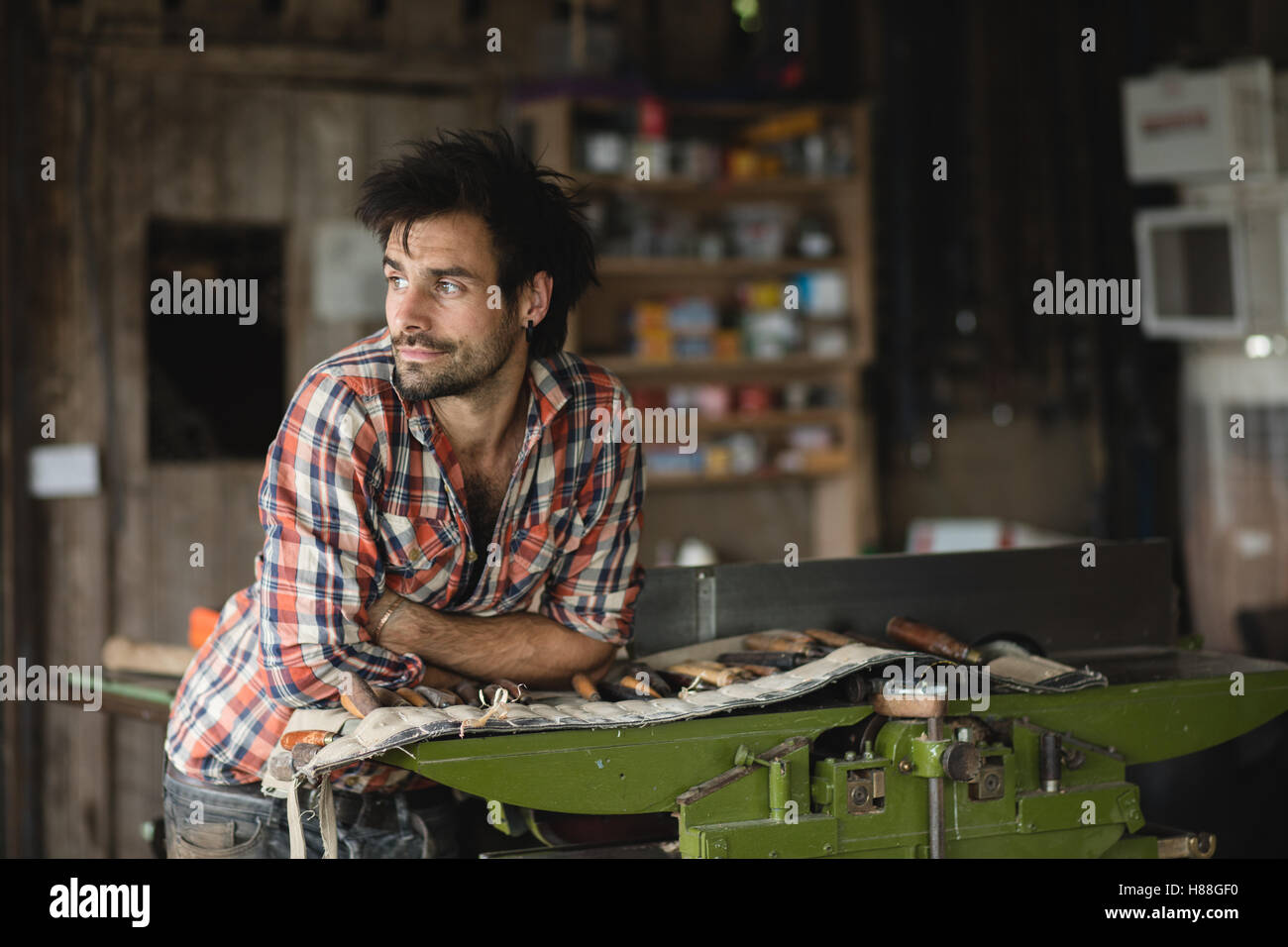 Environmental portrait of a carpenter in his workshop Stock Photo - Alamy