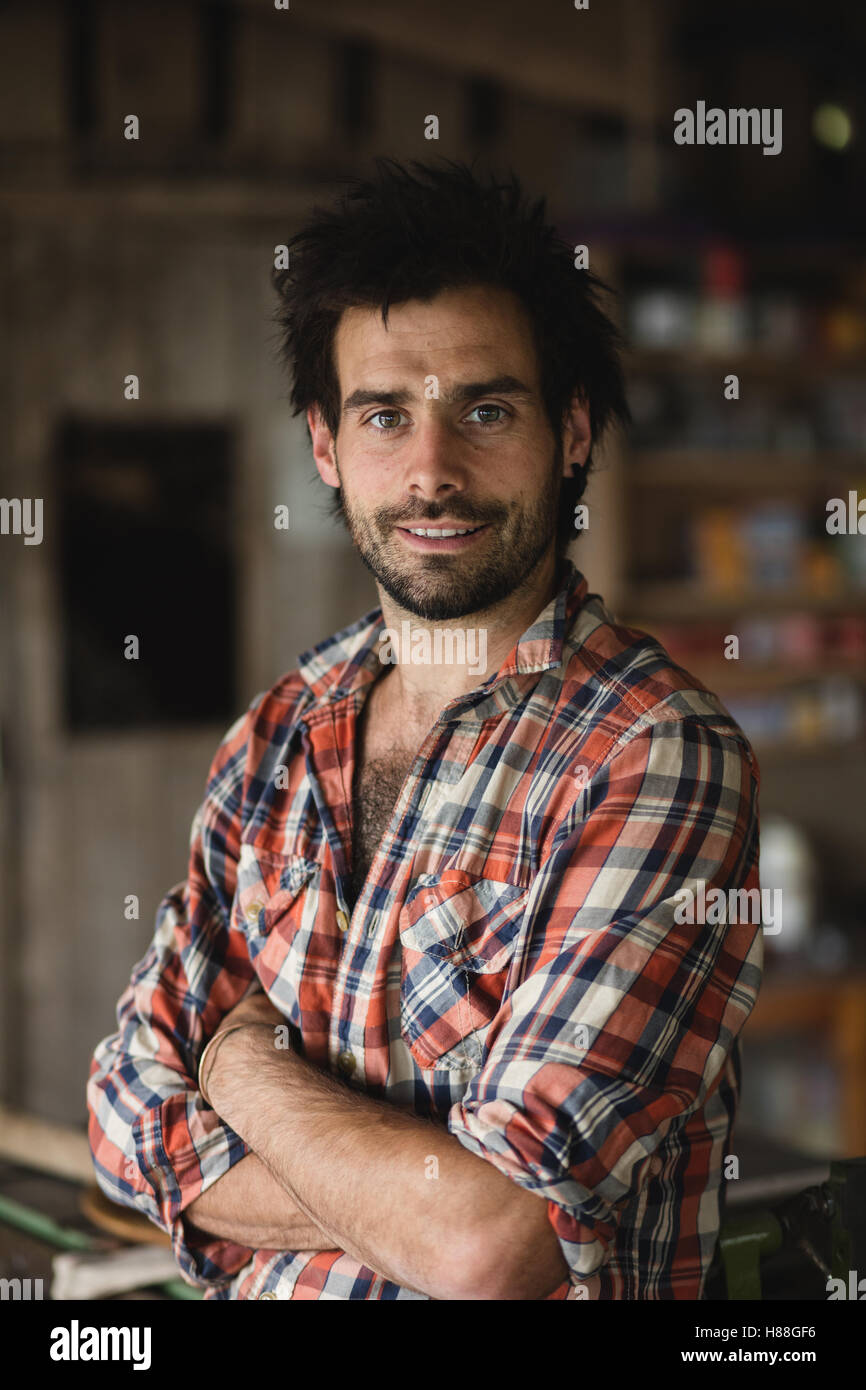 Environmental portrait of a carpenter in his workshop Stock Photo - Alamy