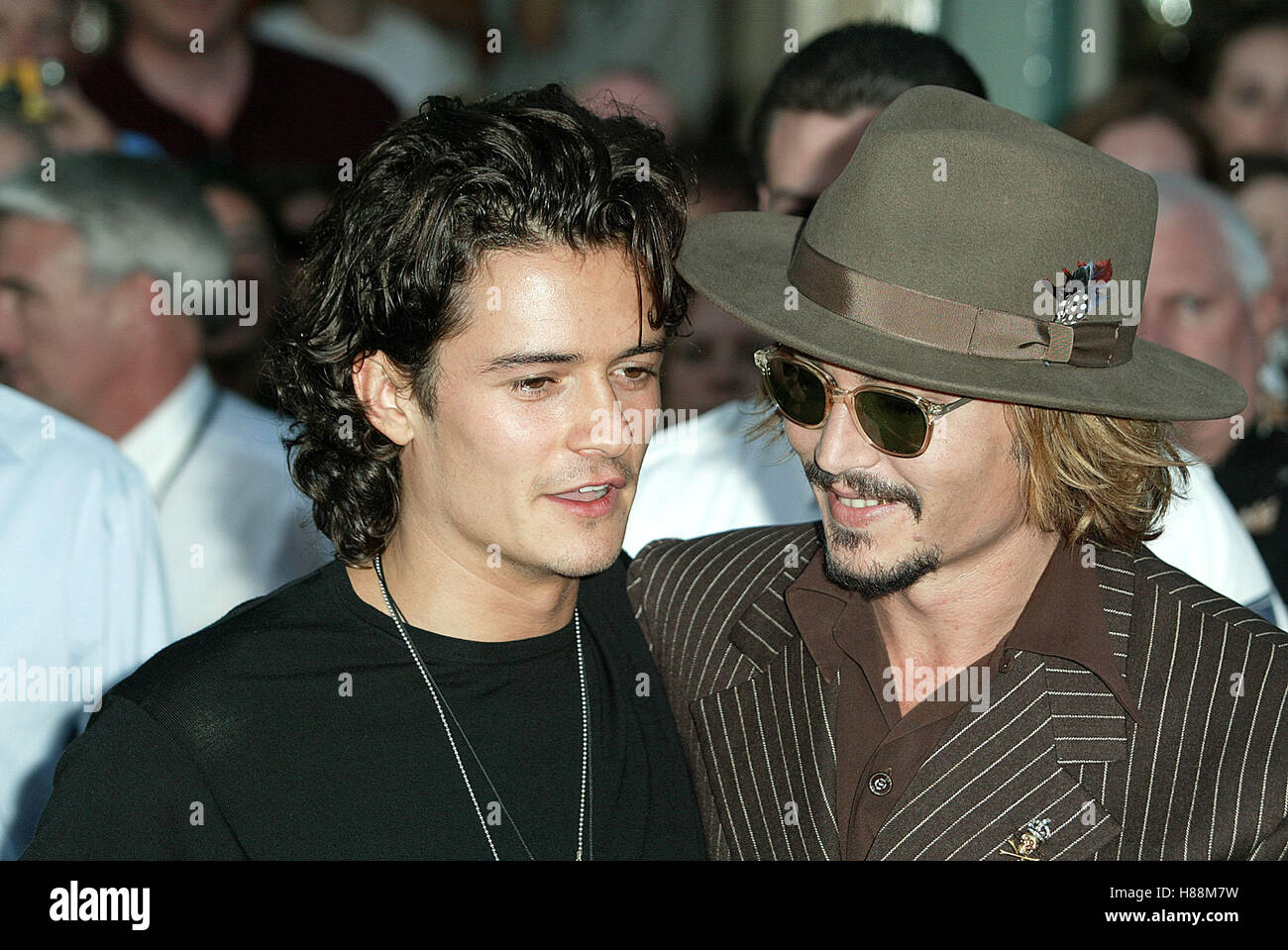 ORLANDO BLOOM & JOHNNY DEPP PIRATES OF THE CARIBBEAN: THE DISNEYLAND ...
