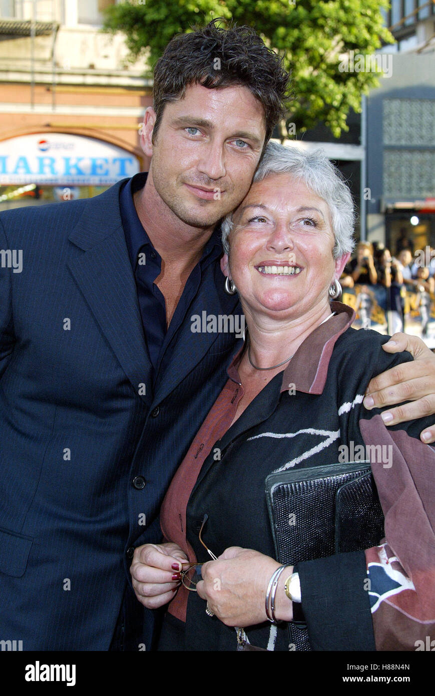 Gerard butler lara croft tomb raider hi-res stock photography and ...