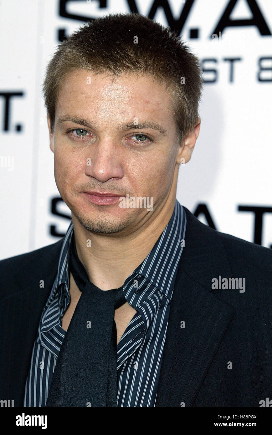 Jeremy renner s w a t hi-res stock photography and images - Alamy