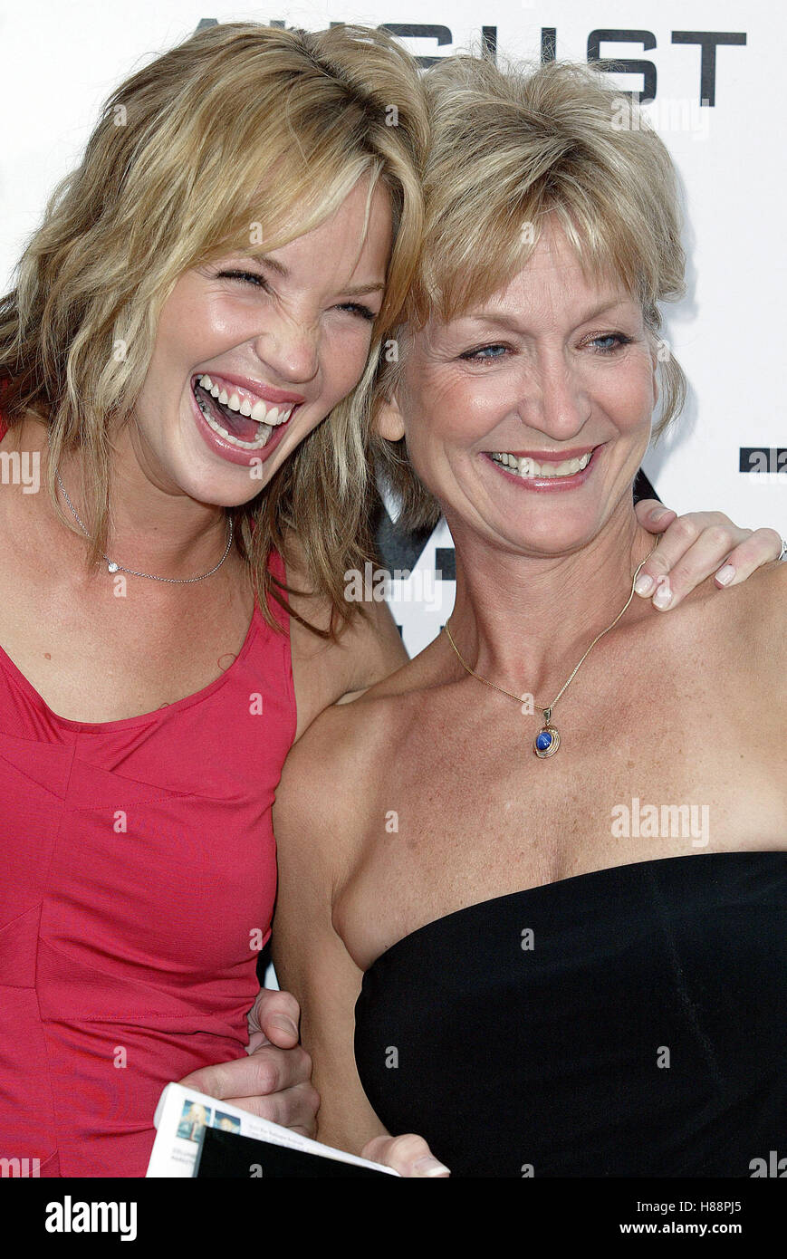 ASHLEY SCOTT & MOTHER S.W.A.T. WORLD PREMIERE WESTWOOD LOS ANGELES USA ...