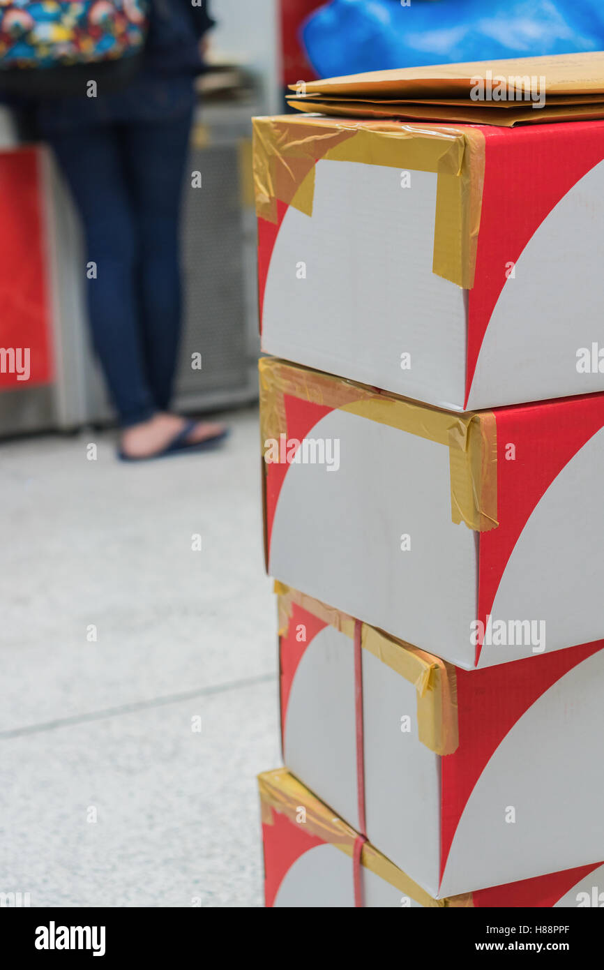 Brown cardboard boxes arranged in stack Stock Photo - Alamy