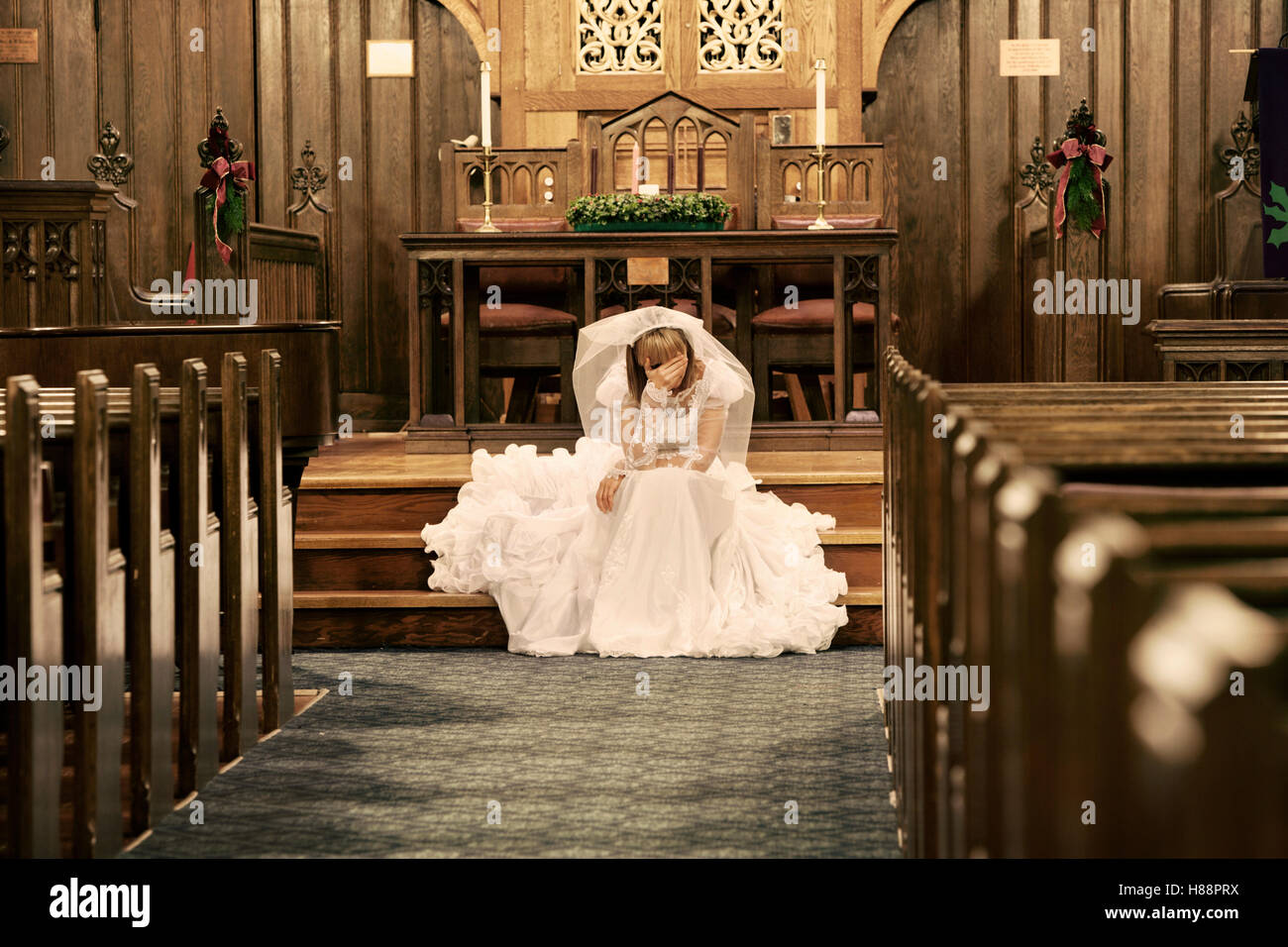 Bride at alter High Resolution Stock Photography and Images - Alamy