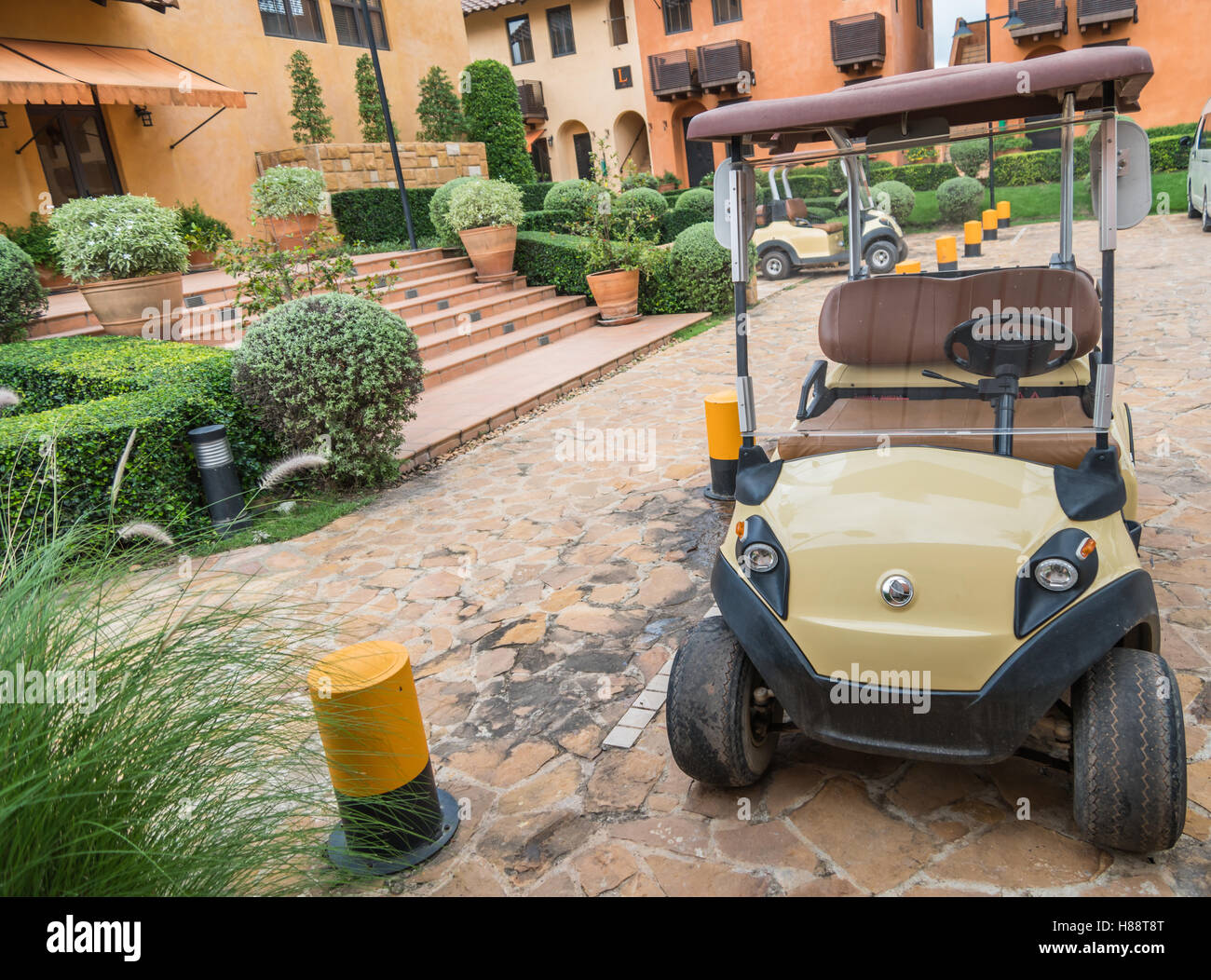 Empty golf course car park hi-res stock photography and images - Alamy