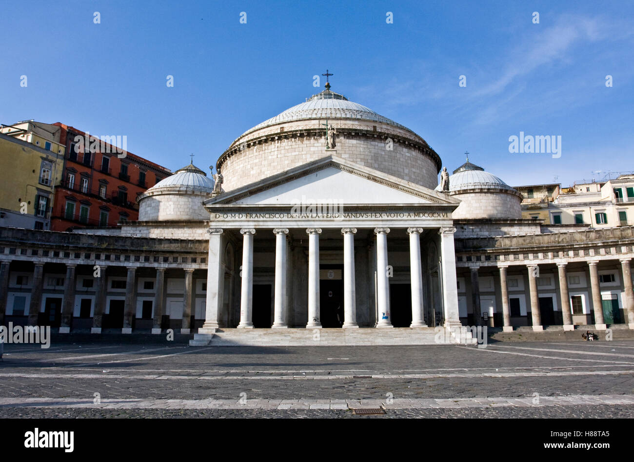 Neoclassical church portico hi-res stock photography and images - Alamy