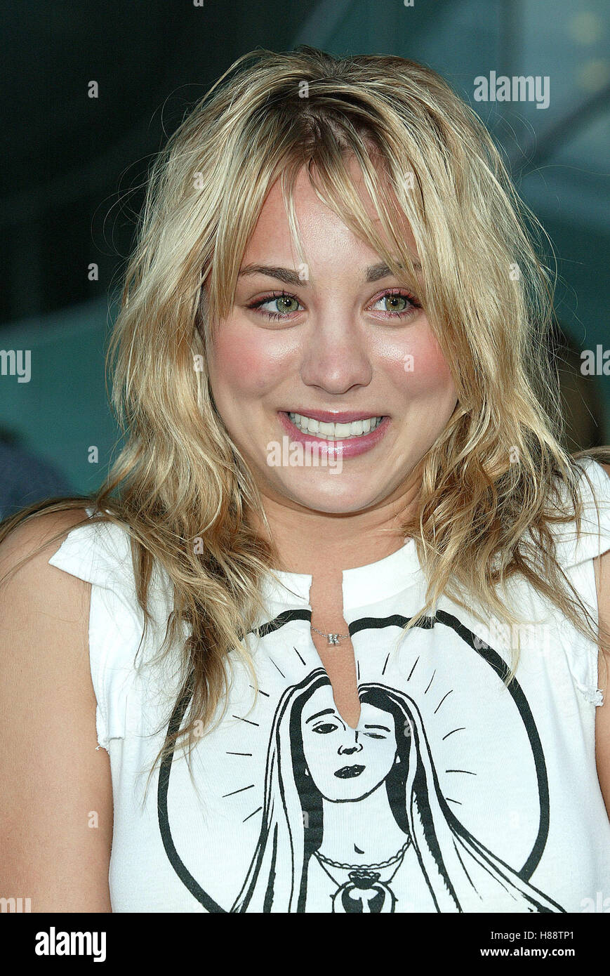 Kaley cuoco vs jason world hi-res stock photography and images - Alamy