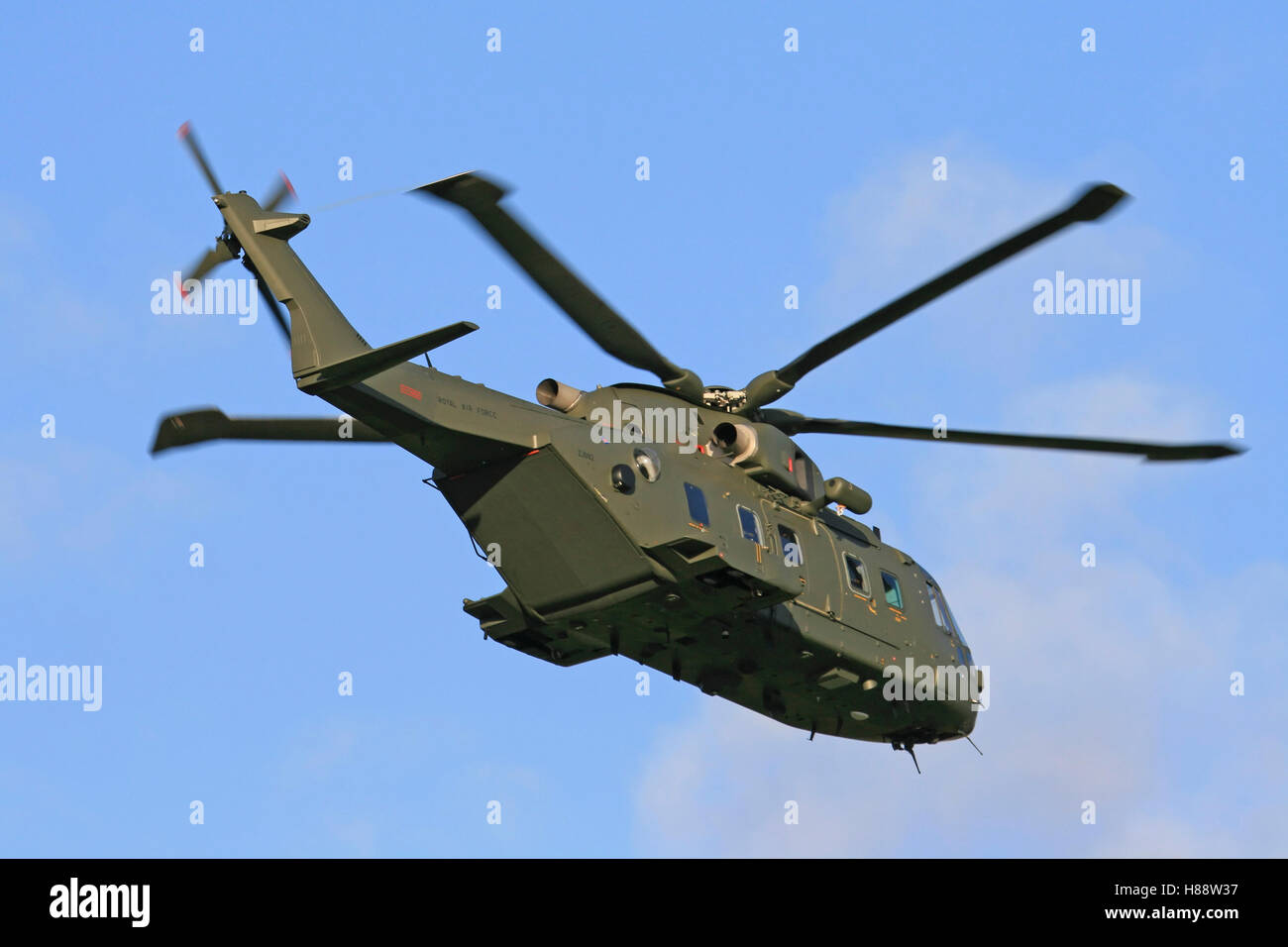 Military helicopter fly mid air hi-res stock photography and images - Alamy