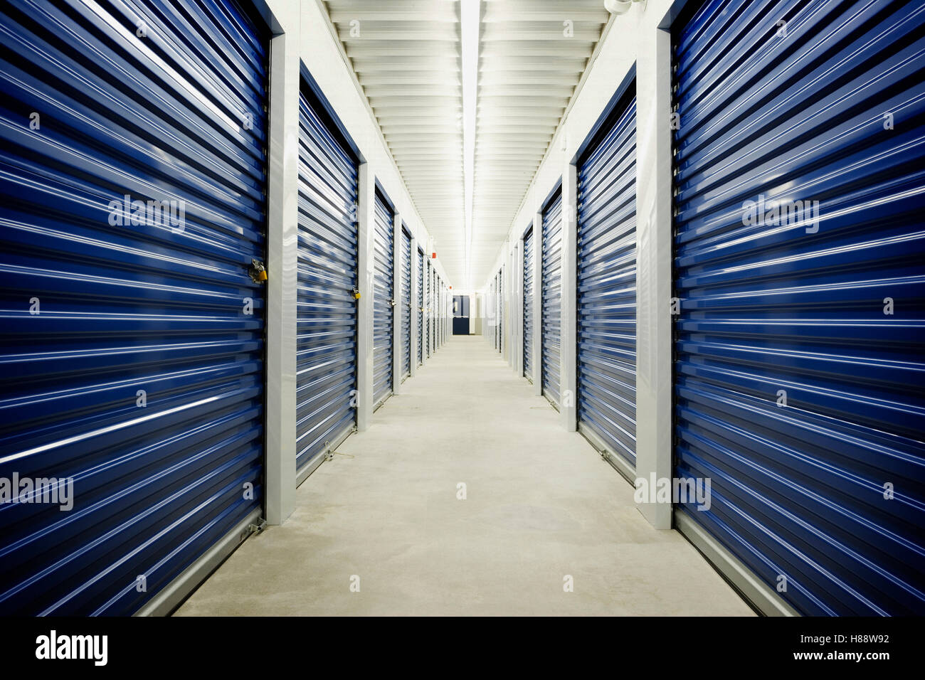 Empty hall of storage warehouse Stock Photo - Alamy