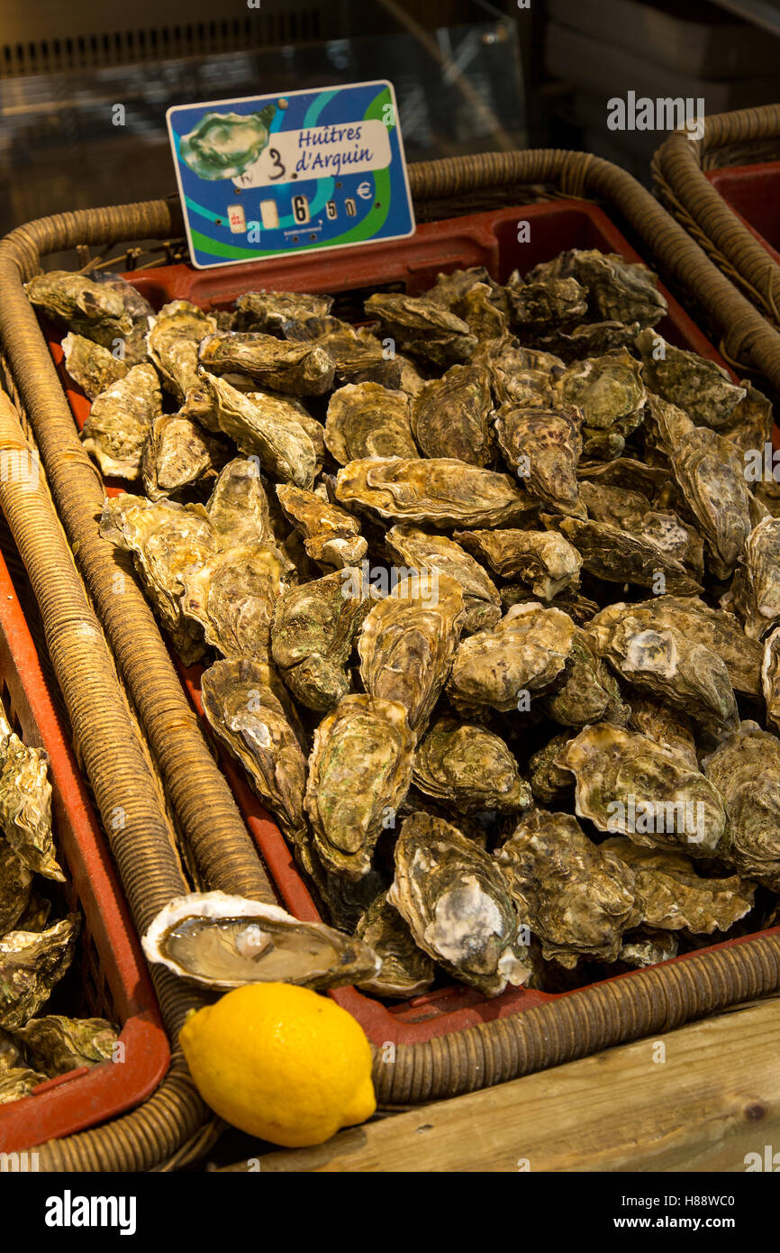 French fish market hi-res stock photography and images - Alamy