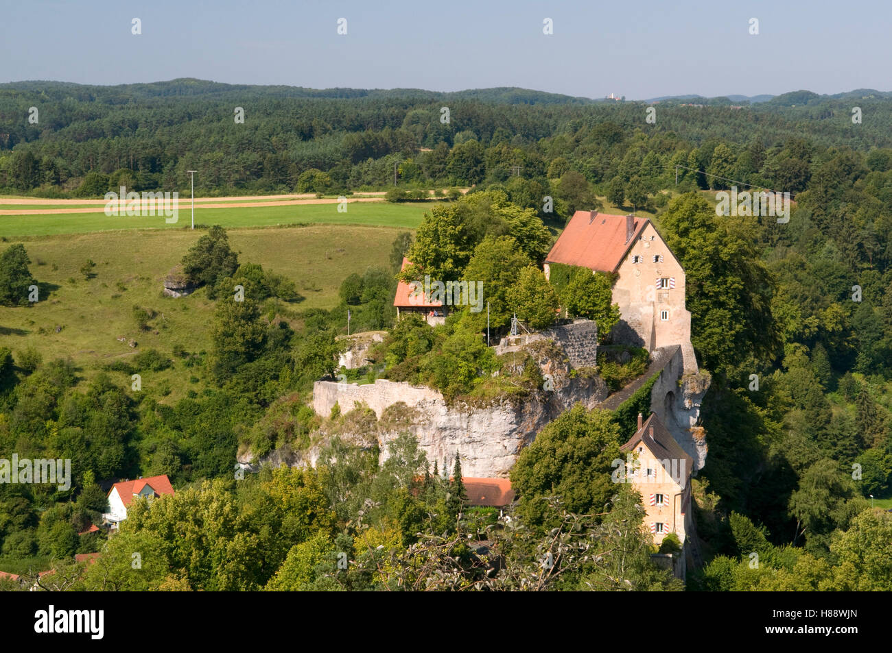 View from the Hohe Warte on Burg Pottenstein castle, Naturpark ...