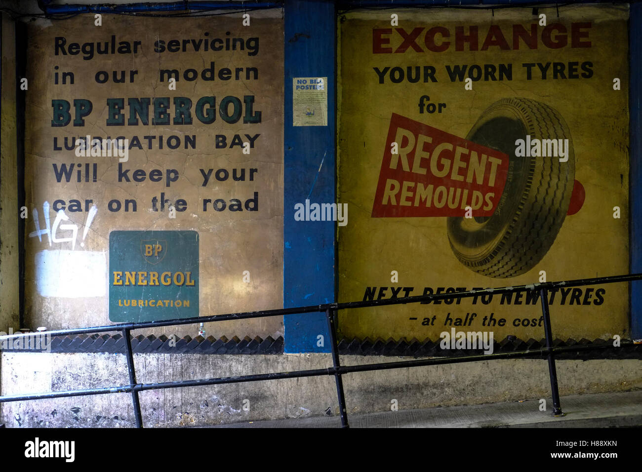 Old fashioned advert hi-res stock photography and images - Alamy