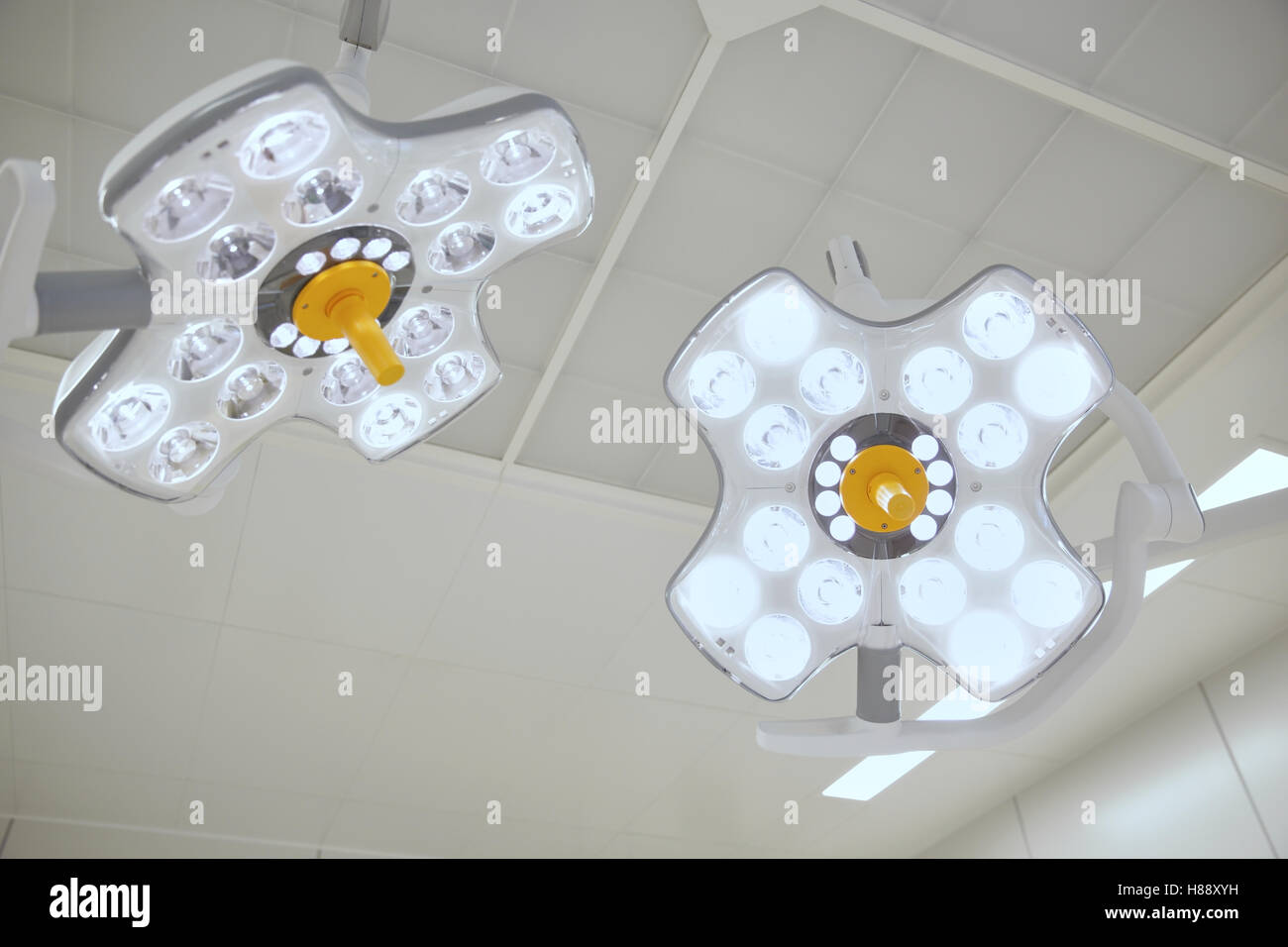 Operating room lights hi-res stock photography and images - Alamy