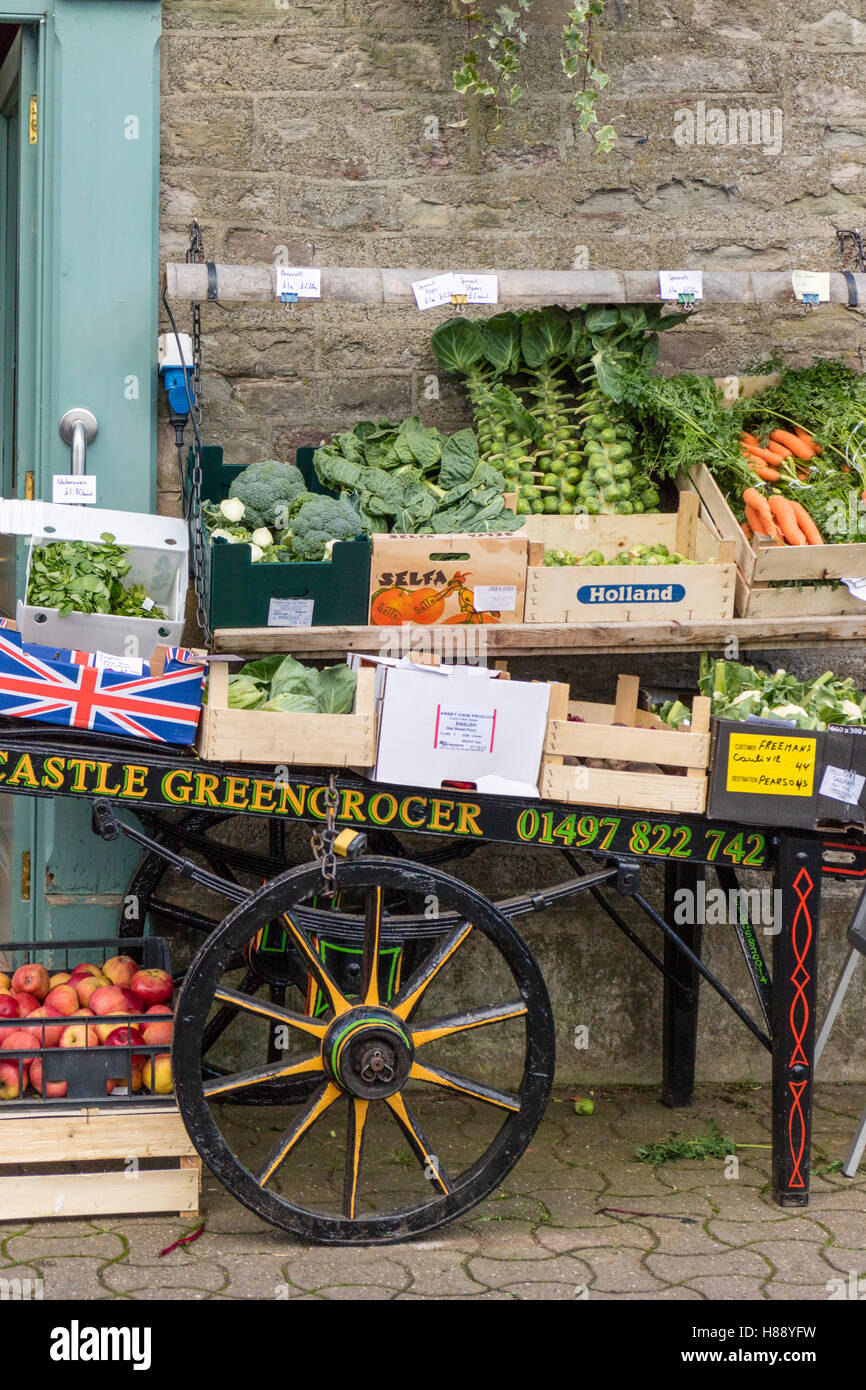 Uk greengrocers hi-res stock photography and images - Alamy