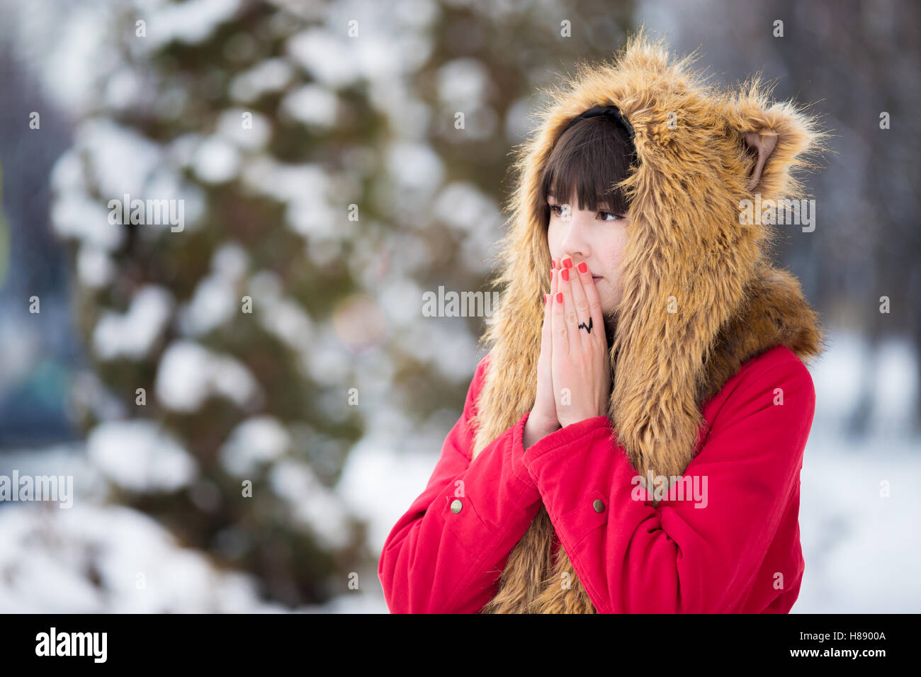 Shivering woman and snow hi-res stock photography and images - Alamy
