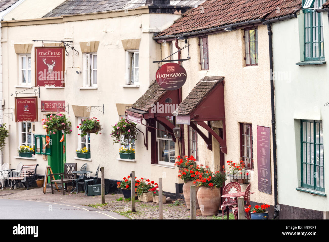 Village pub and shop hi-res stock photography and images - Alamy