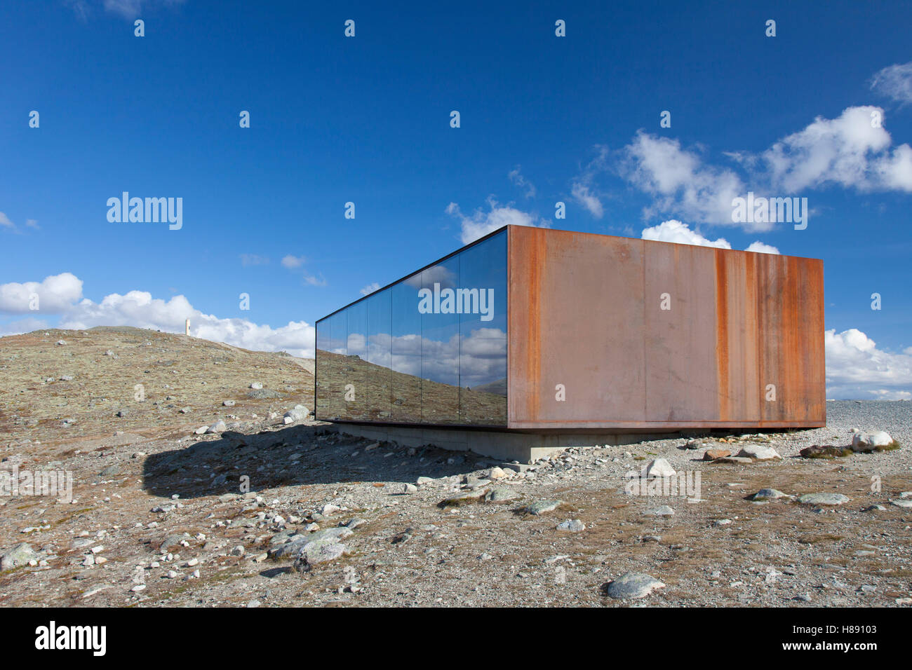 Viewpoint Snøhetta / Snohetta viewing pavilion overlooking Tverrfjellet ...