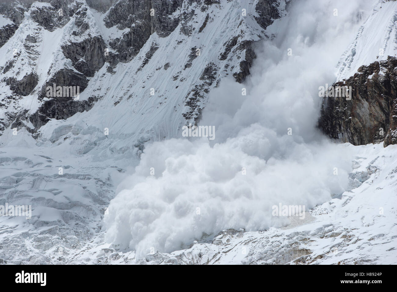 Avalanche in Huandoy Mountains at 6356 meters, Cordillera Blanca ...