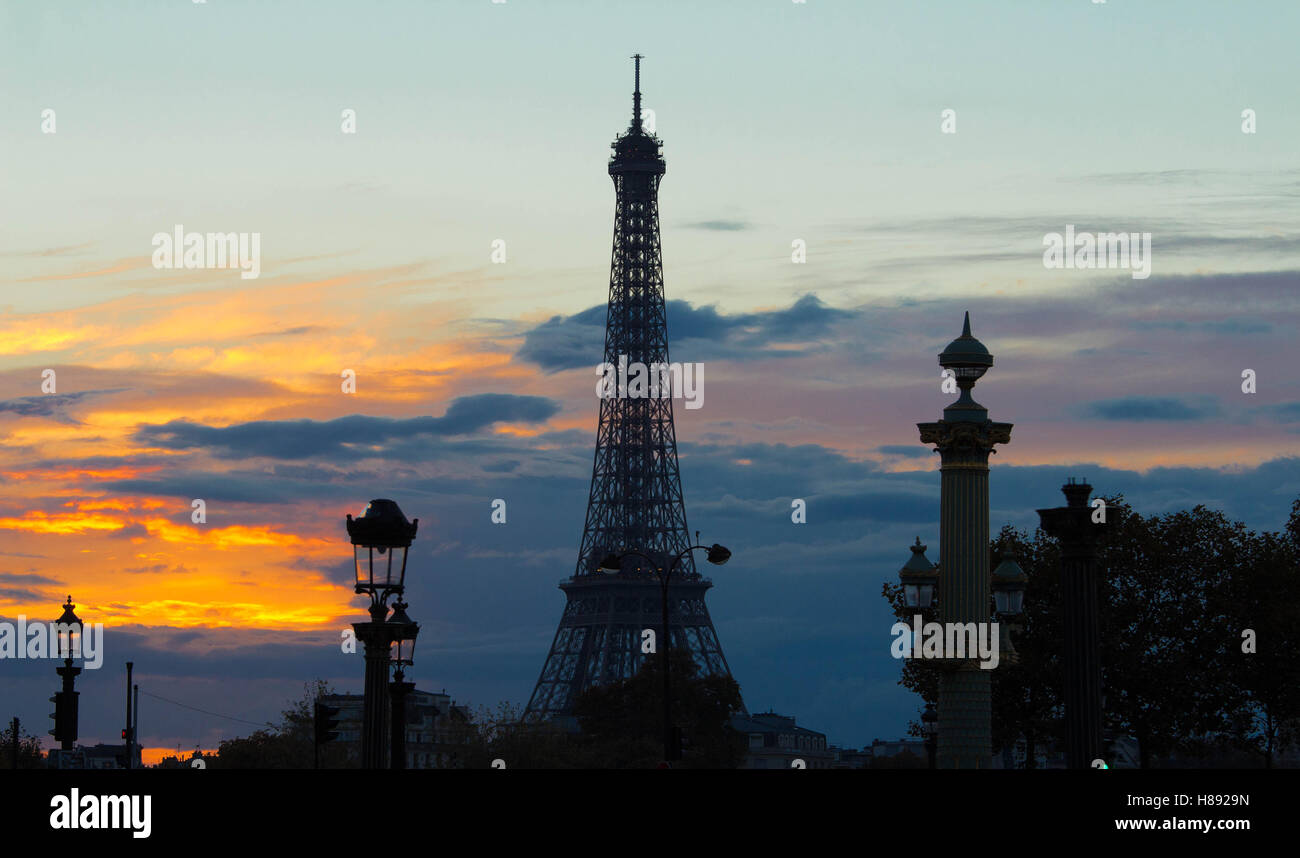 The Eiffel tower at sunset.View from the place de la Concorde, Paris ...