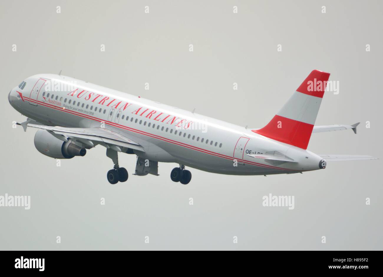 Retro airline art hi-res stock photography and images - Alamy