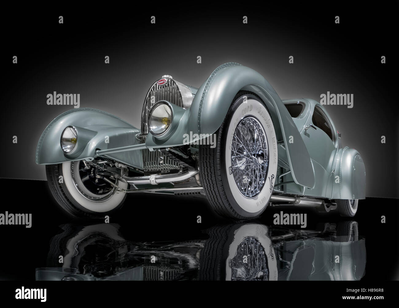 1935 Bugatti Type 57s Aerolithe front 3/4 view Stock Photo - Alamy