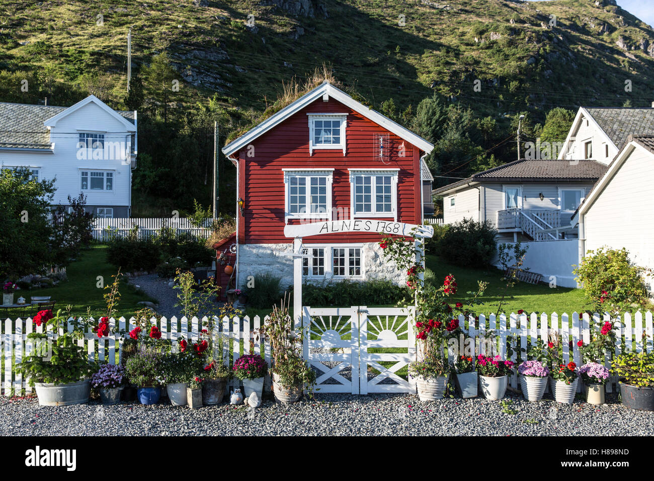 Traditional norwegian wooden house Stock Photo - Alamy