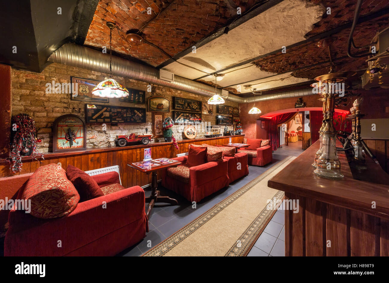 Empty restaurant retro hi-res stock photography and images - Alamy