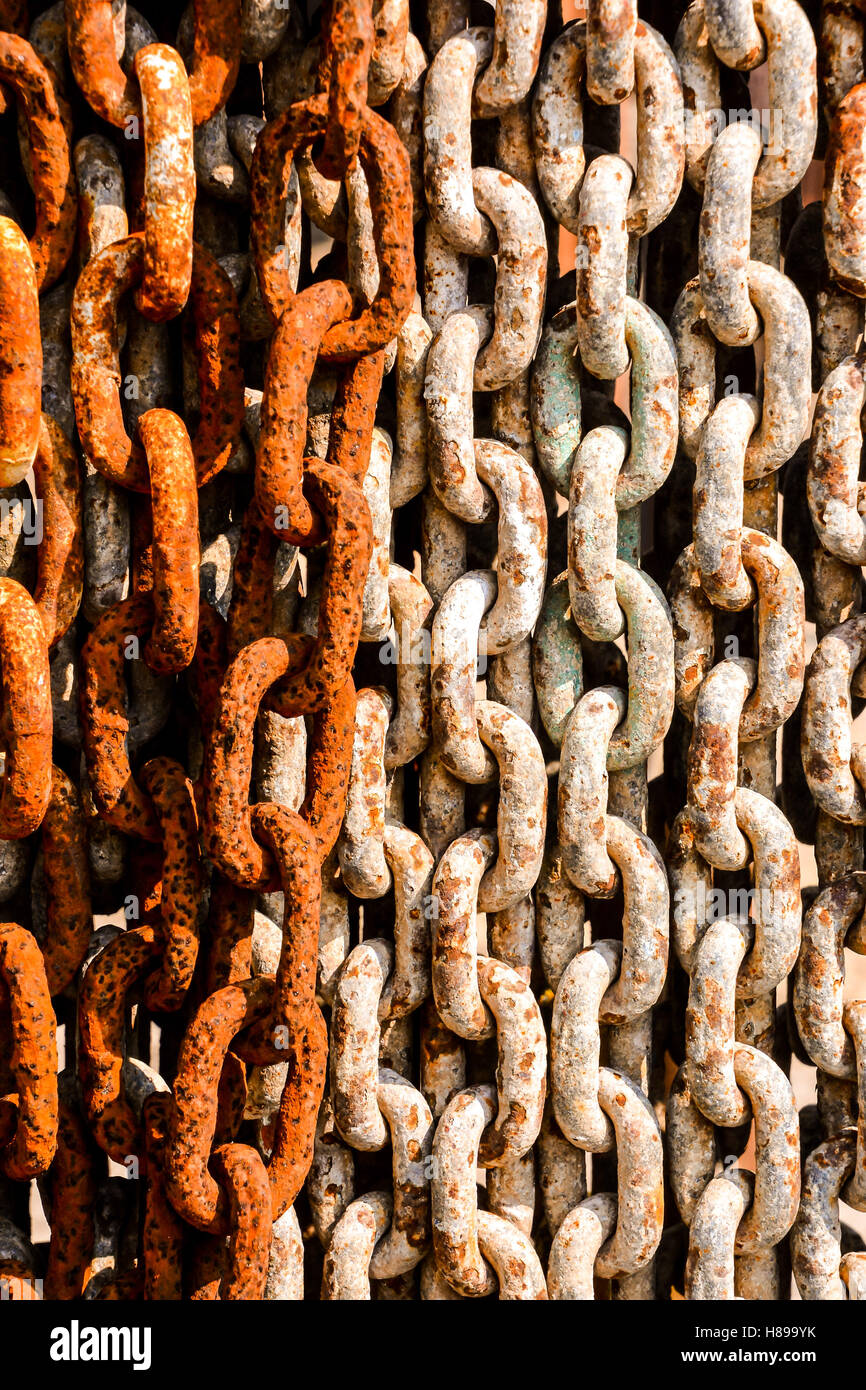 Rusty chain background Stock Photo - Alamy