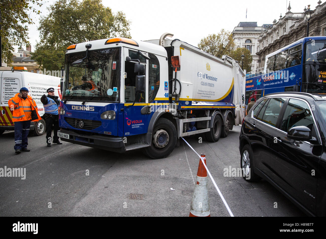 Dustbin lorry uk hi-res stock photography and images - Alamy