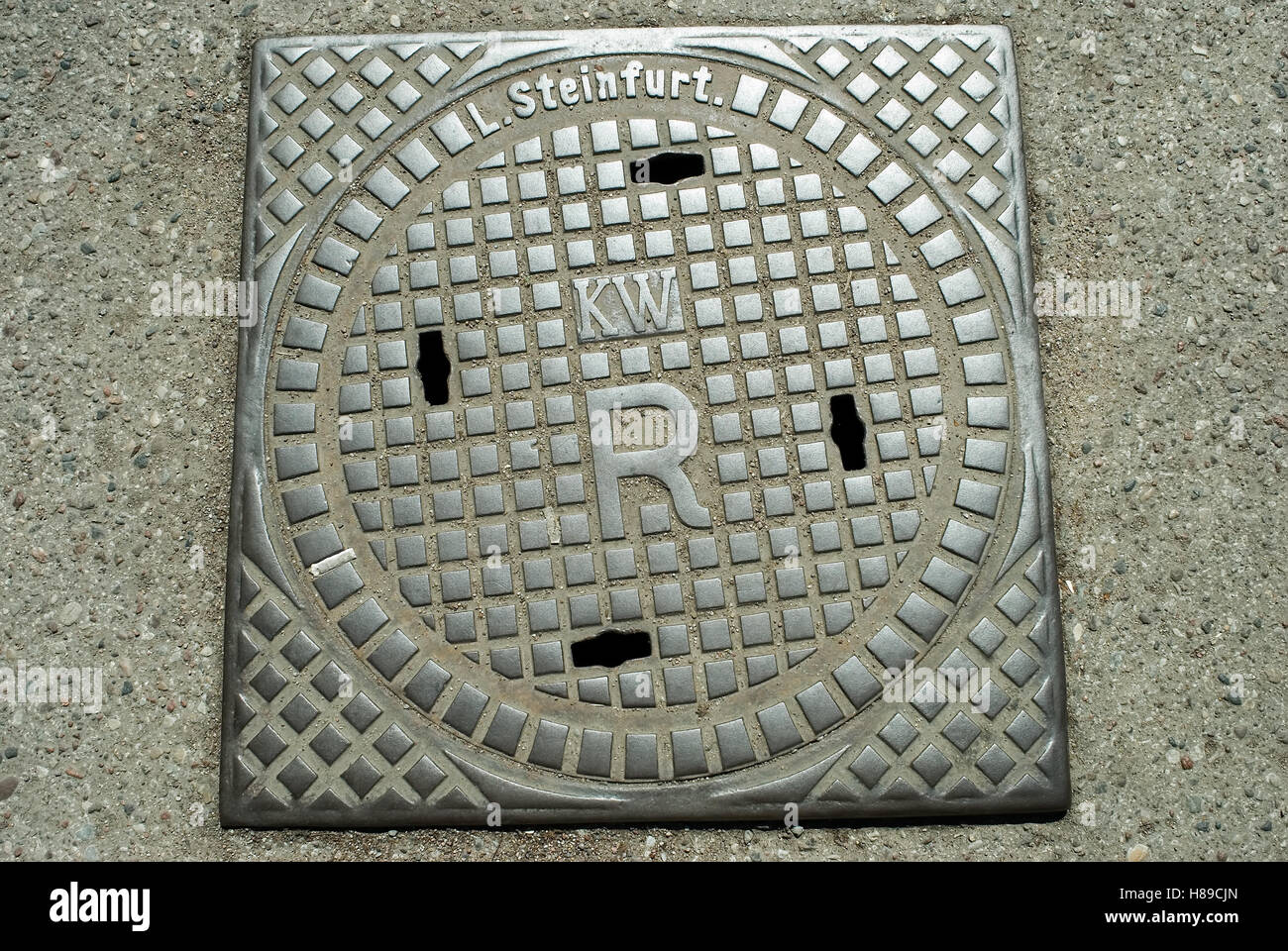 Large manhole cover hi-res stock photography and images - Alamy