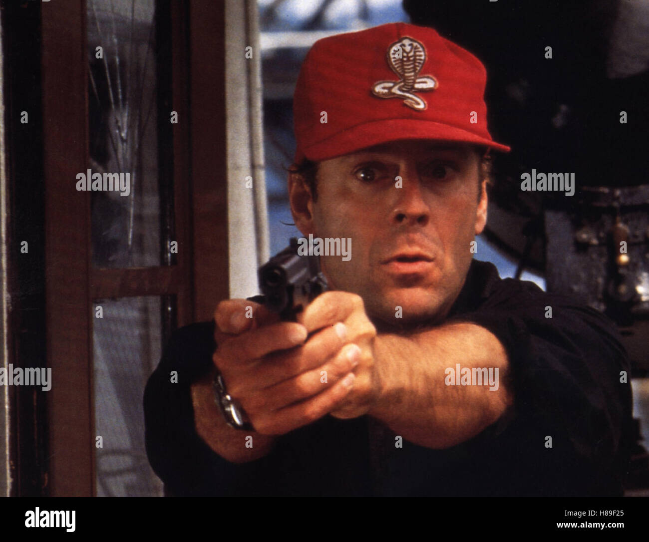 Bruce willis striking distance 1993 hi-res stock photography and images ...