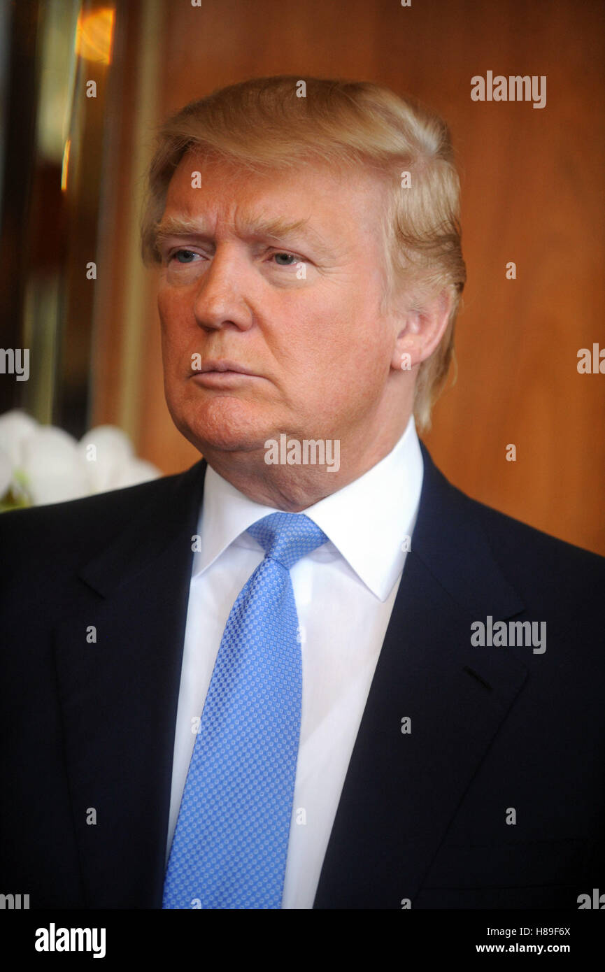 Donald Trump is awarded the AAA Five-Diamond Award for his Trump ...