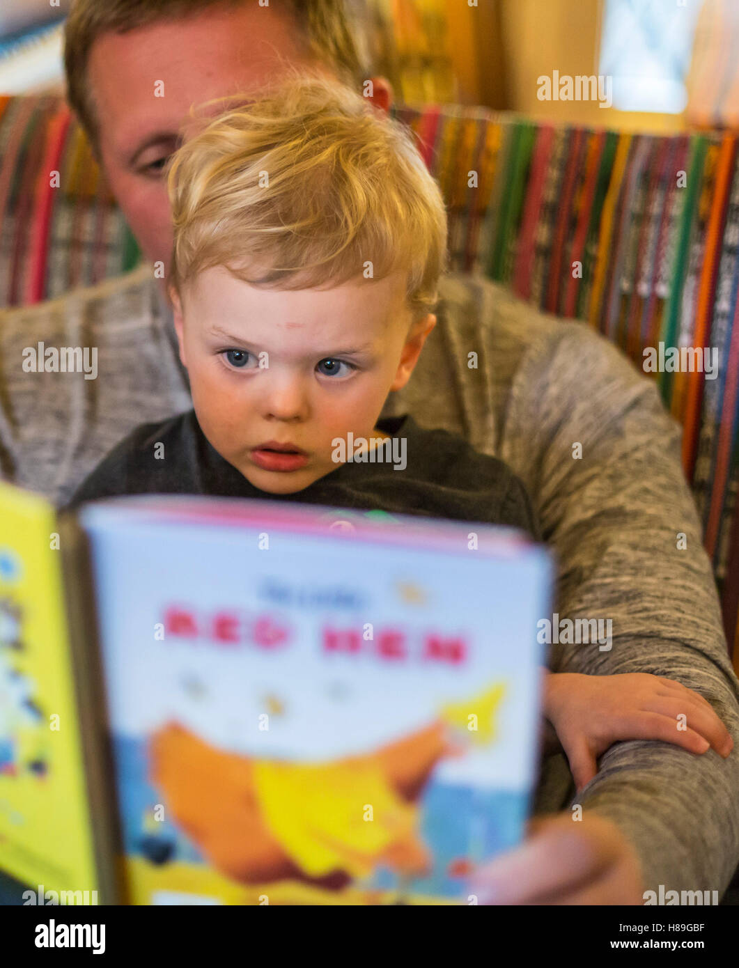 Father son book hi-res stock photography and images - Alamy