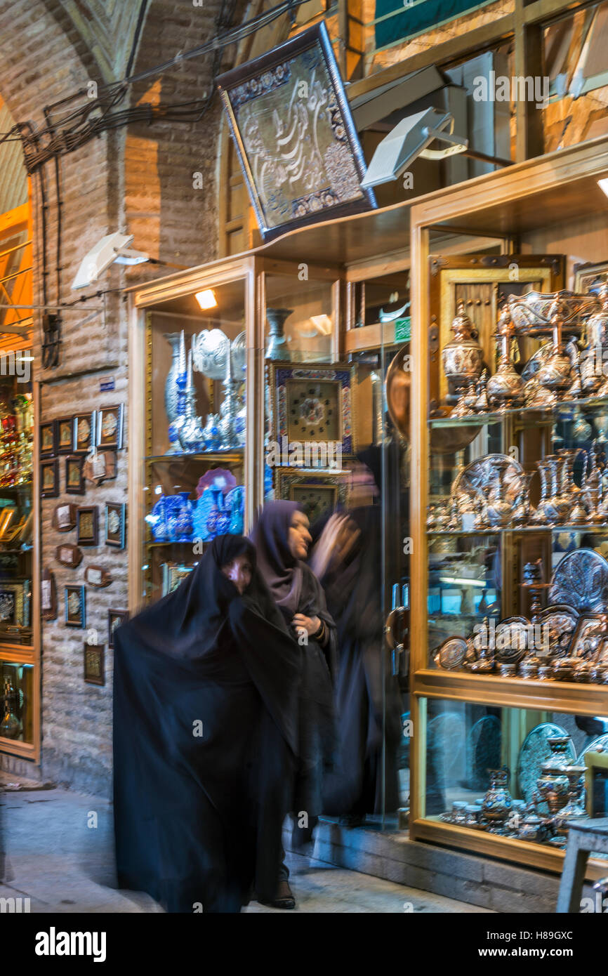 Qeysariyeh Bazaar Isfahan Iran Stock Photo - Alamy