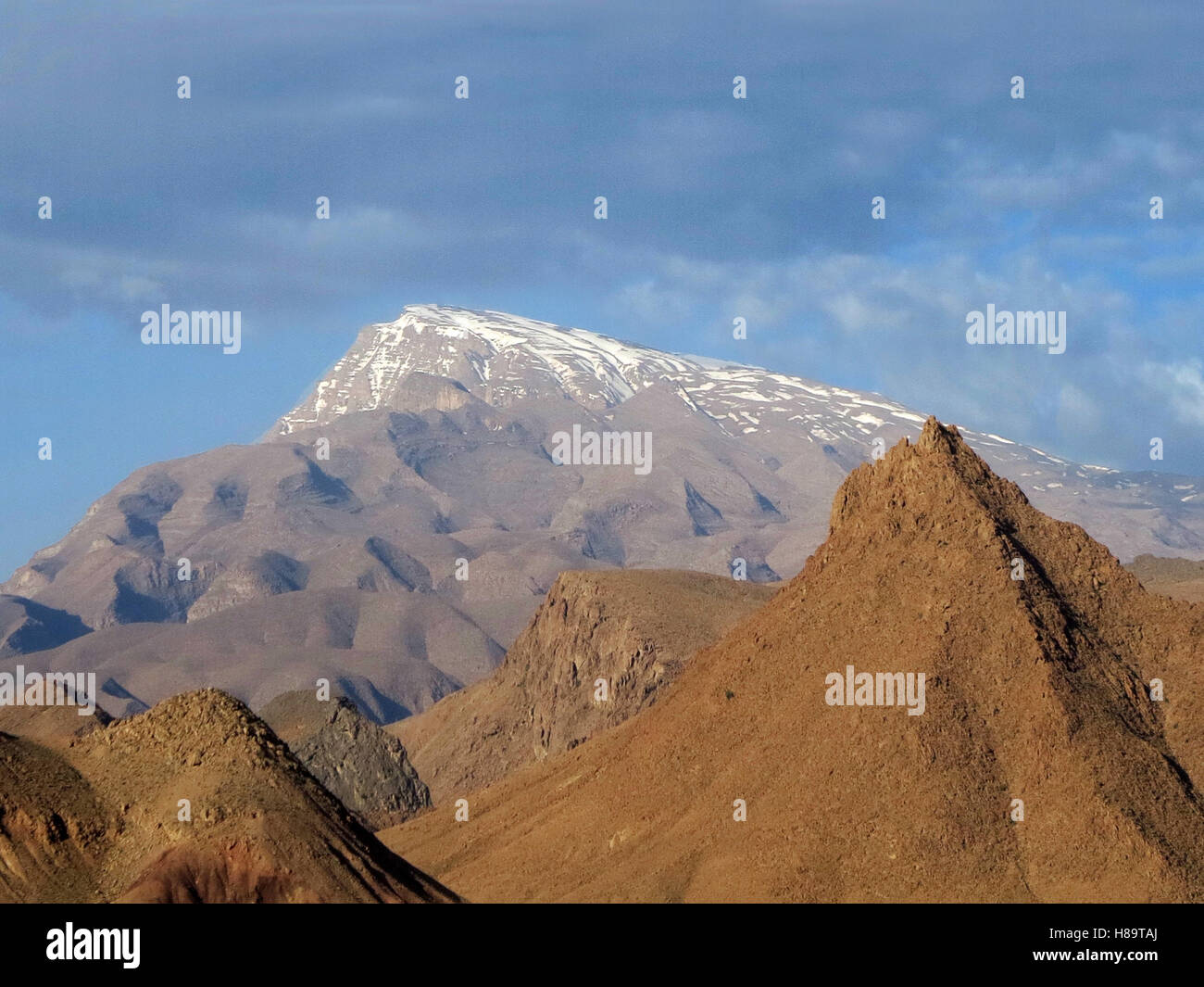 Isfahan mountains hi-res stock photography and images - Alamy