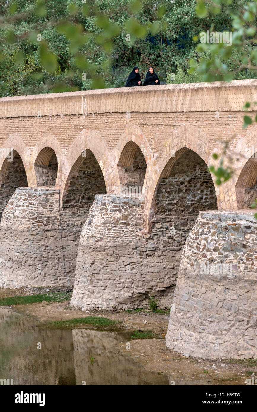 Scenic view of Khajoo Bridge Esfahan Iran Stock Photo - Alamy