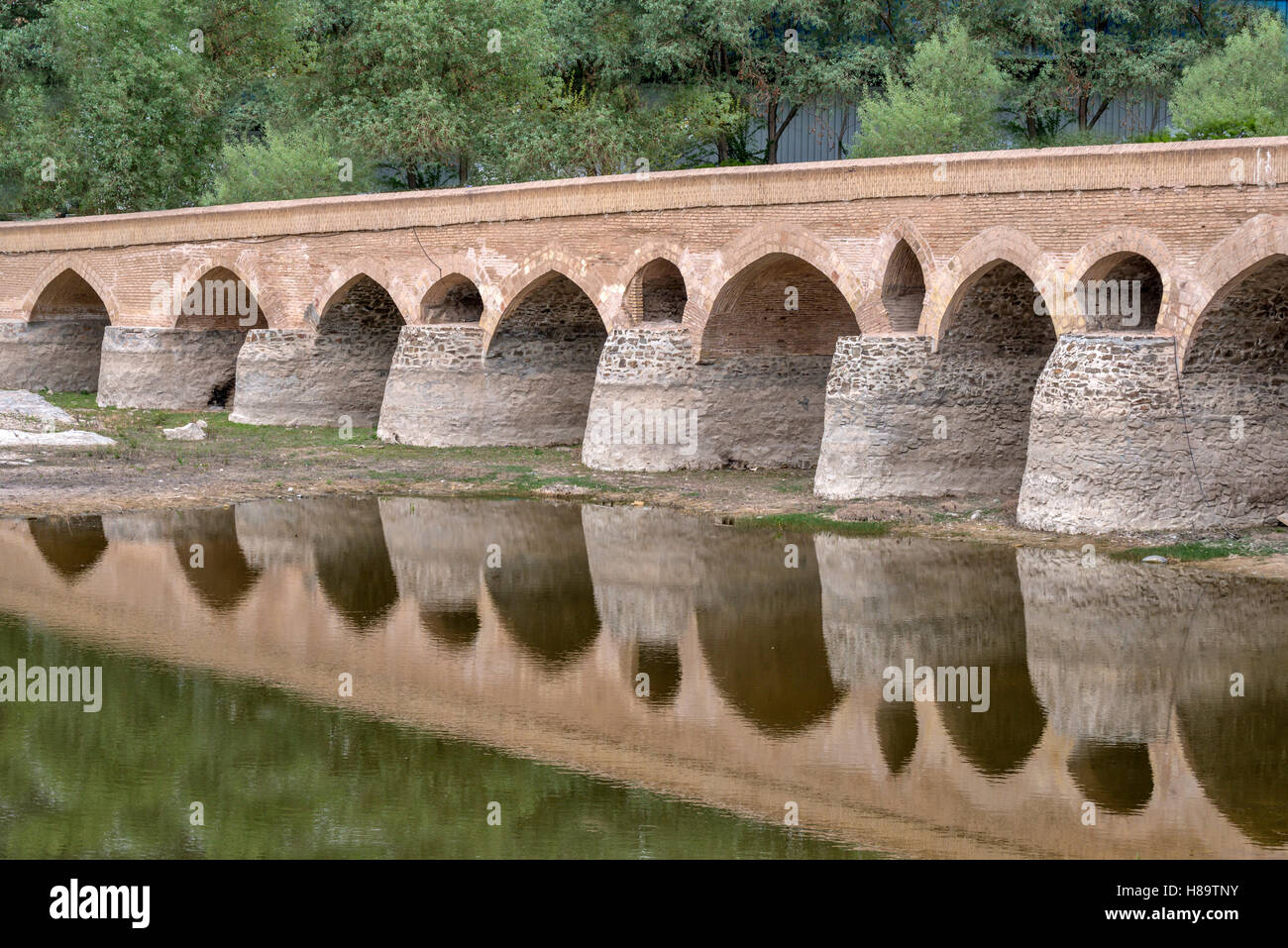 Scenic view of Khajoo Bridge Esfahan Iran Stock Photo - Alamy