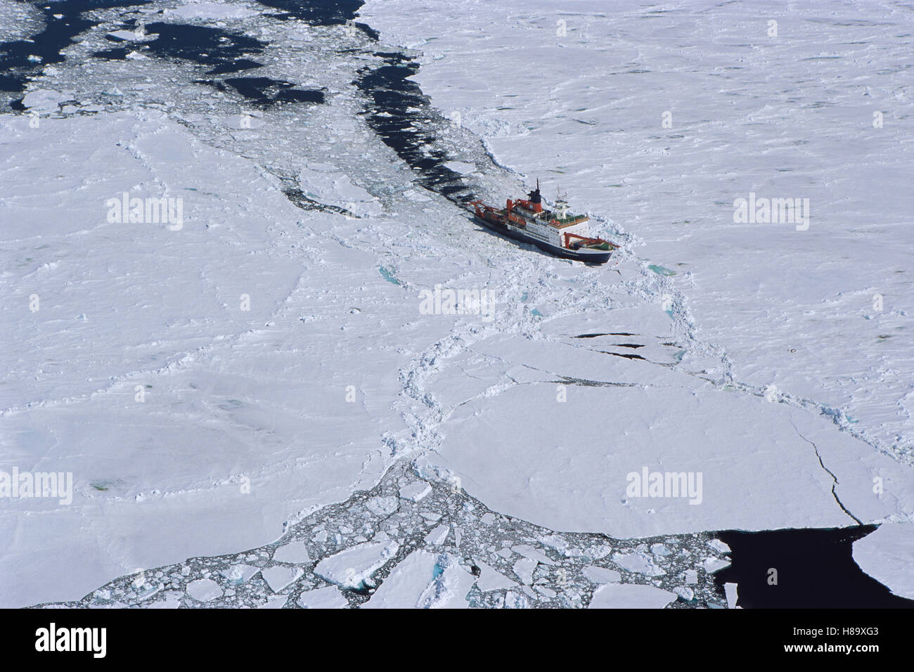 German icebreaker, Polarstern, breaking ice on Ispol expedition to the ...