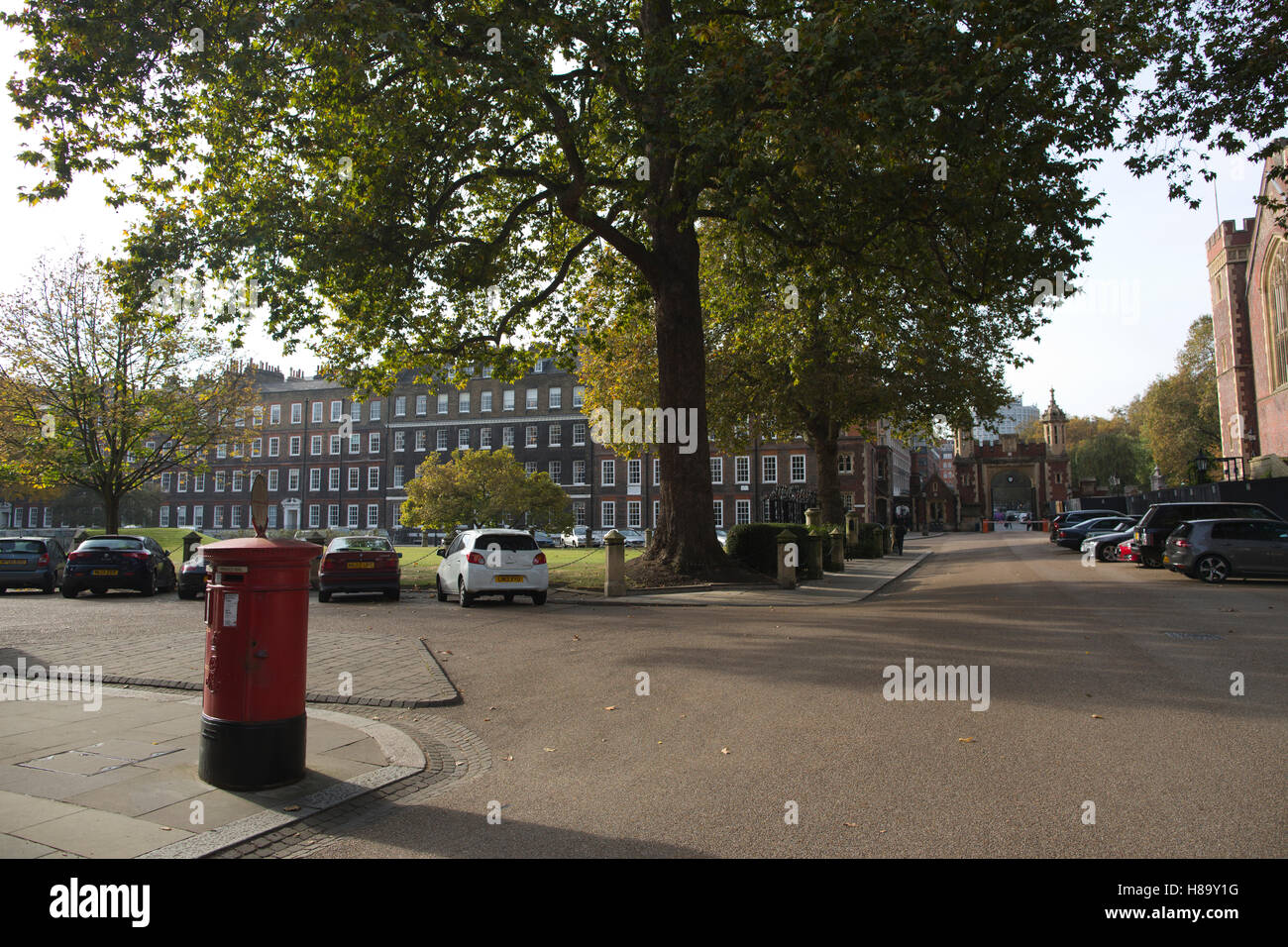 Lincoln's Inn, The largest and oldest of the four Inns of Court, dates ...