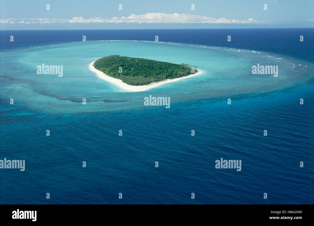 Coral cay on Great Barrier Reef, Australia Stock Photo - Alamy