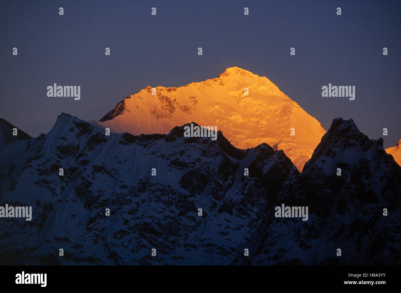 Mount Everest at sunrise, Himalayas, Tibet Stock Photo - Alamy