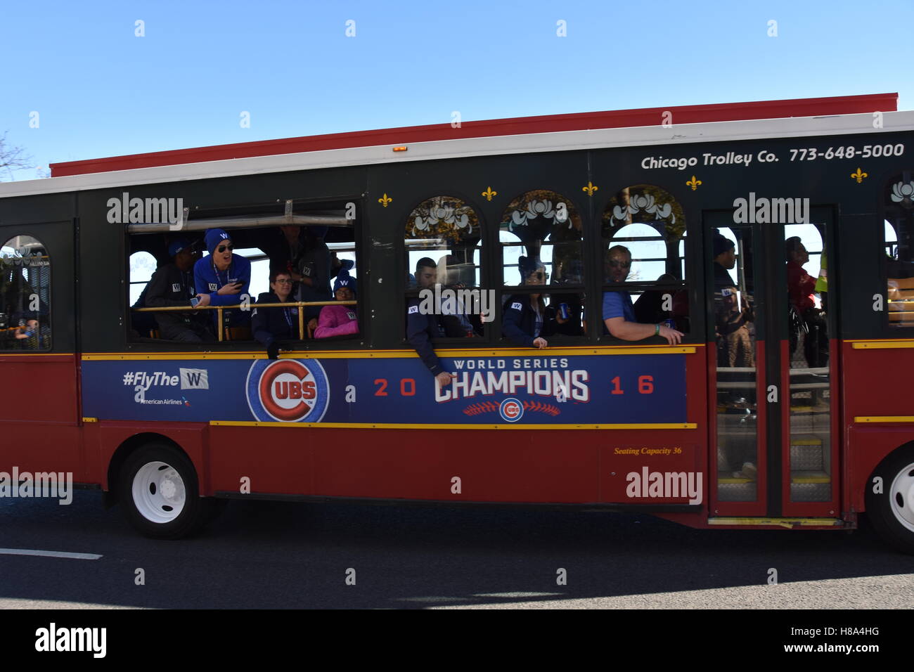 Chicago bus trolley hi-res stock photography and images - Alamy