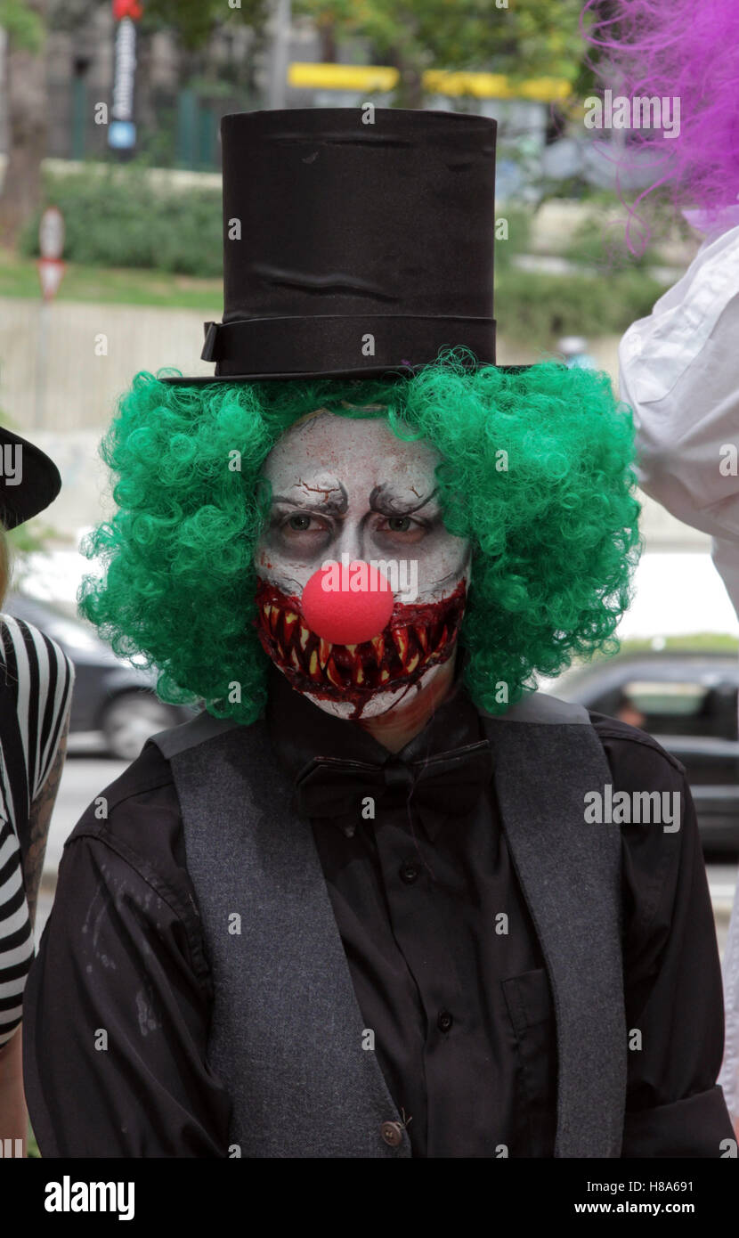 Scary clown costume hi-res stock photography and images - Alamy