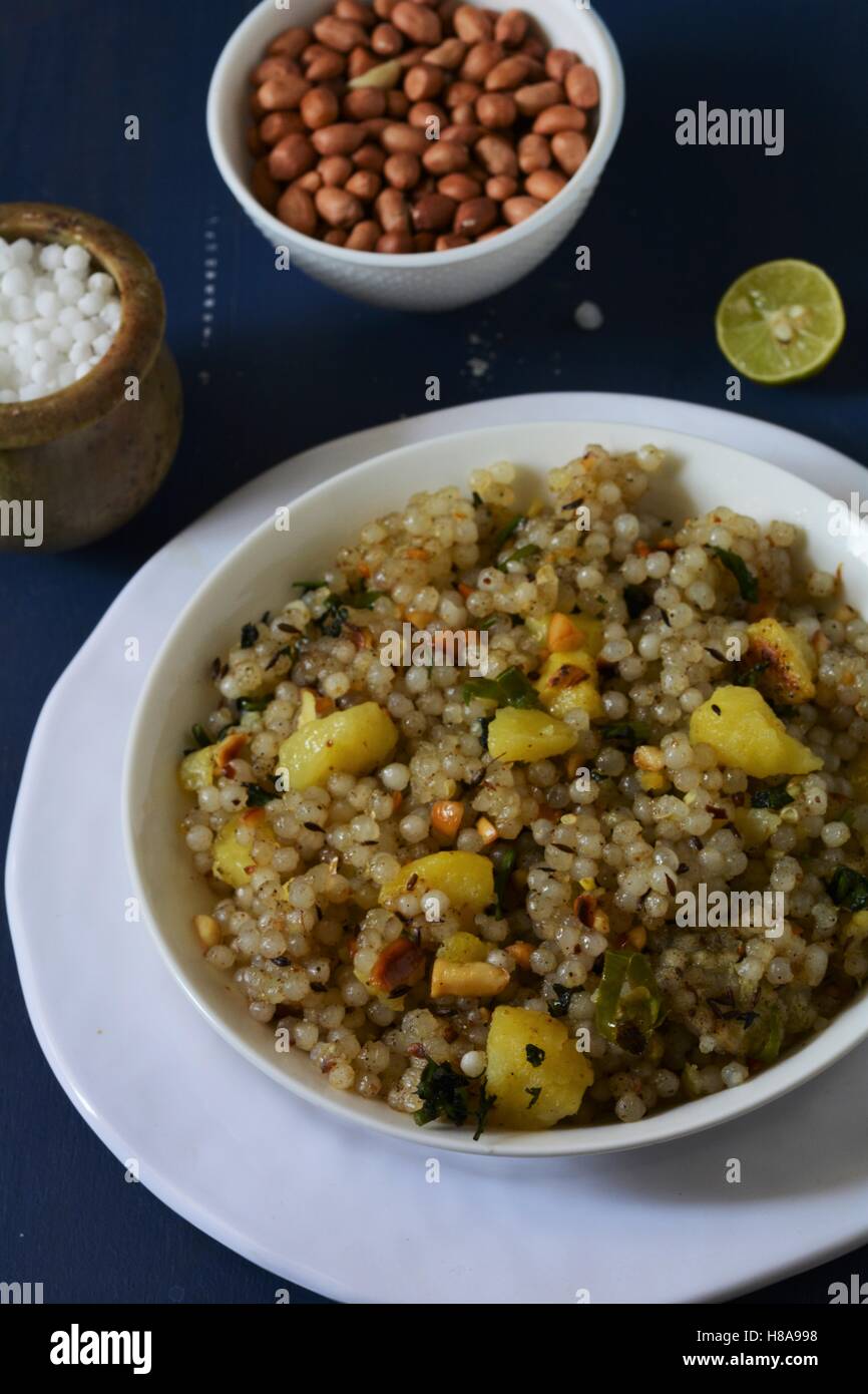 Sabudana Khichdi/ tapioca,potato and peanut pilaf Stock Photo - Alamy