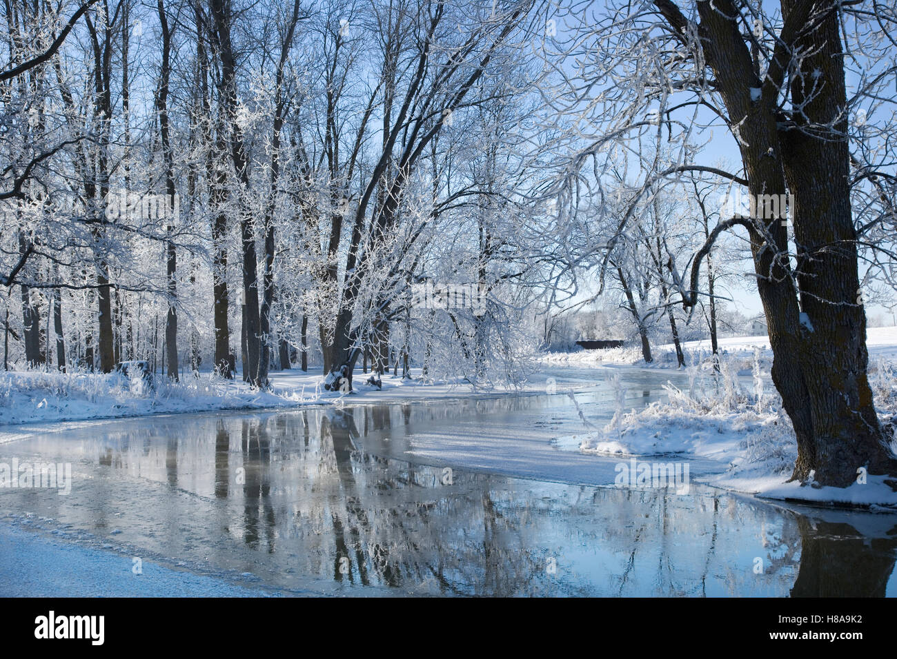 Frozen river canada hi-res stock photography and images - Alamy