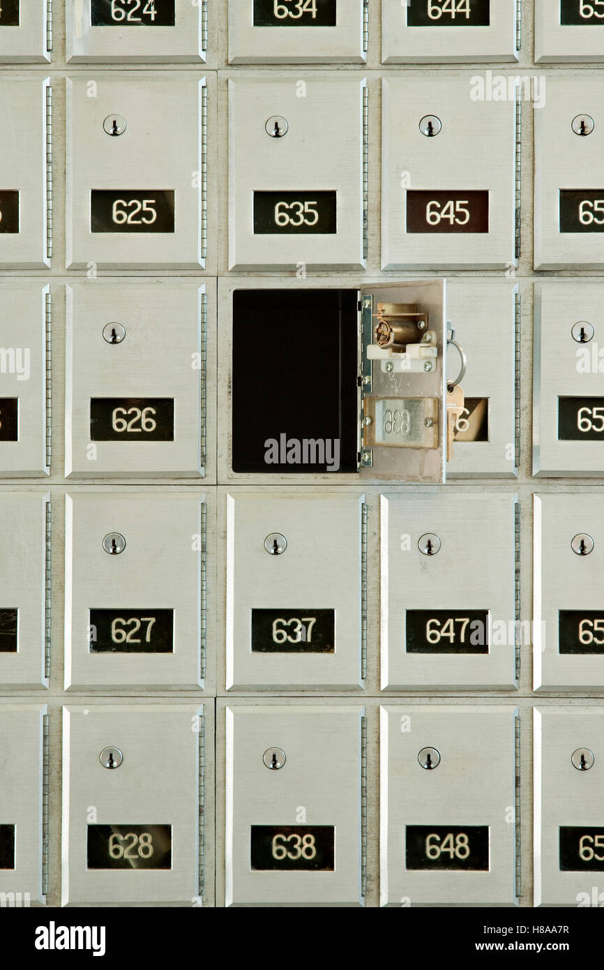 Empty post office hi-res stock photography and images - Alamy