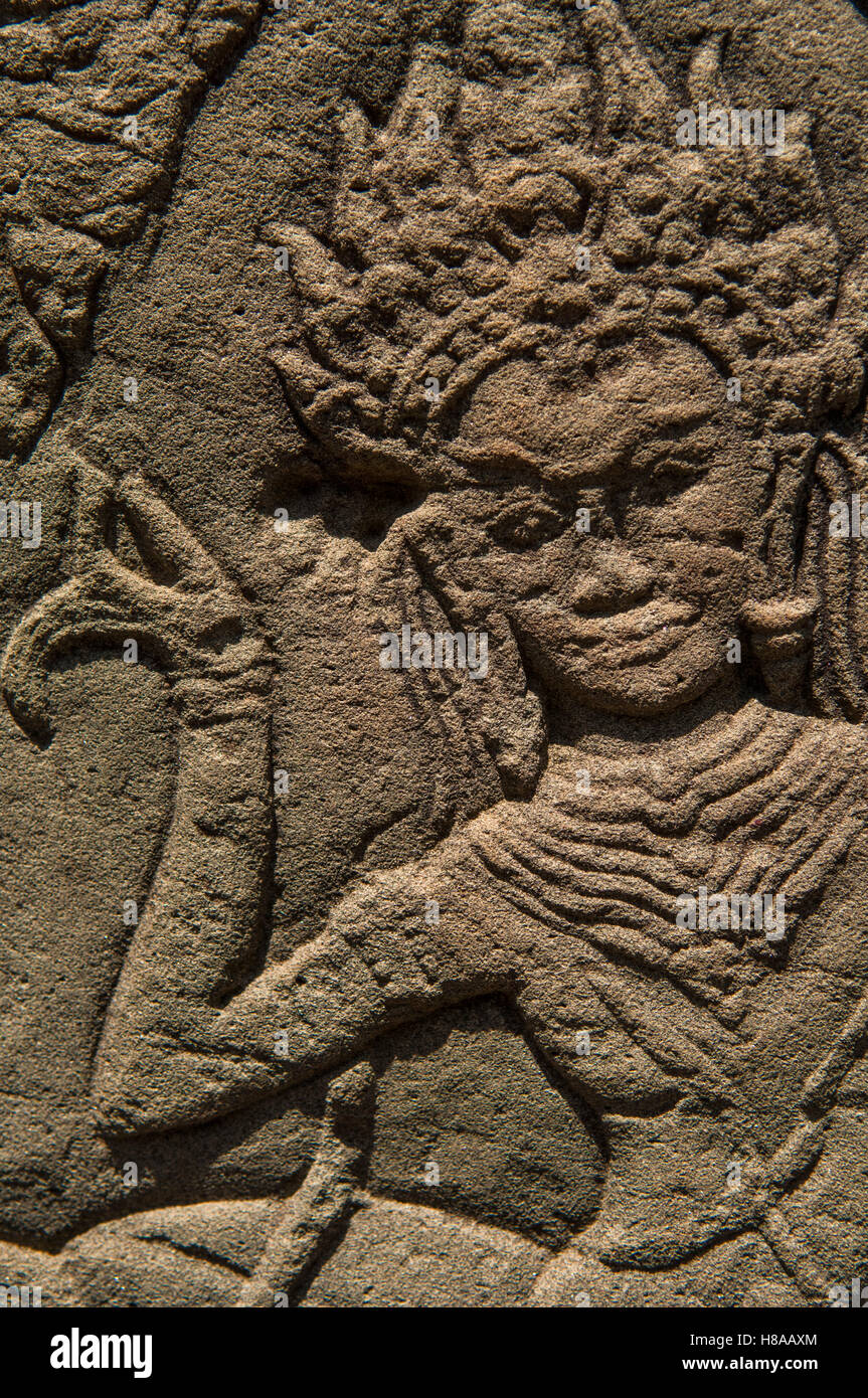 Detail of an apsara on a wall in the Angkor Wat complex Stock Photo - Alamy