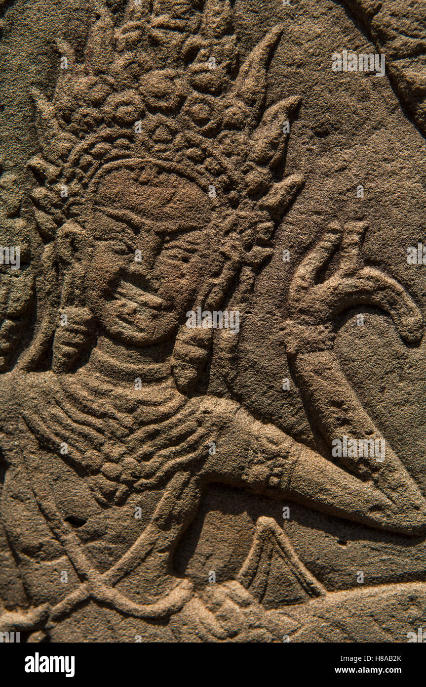 Detail of an apsara on a wall in the Angkor Wat complex Stock Photo - Alamy