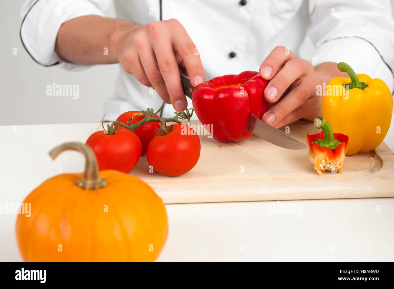 Chef slicing vegetables Stock Photo - Alamy